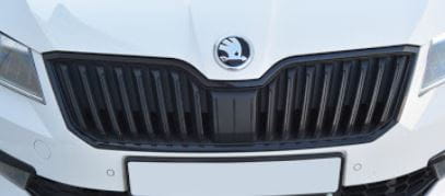 Przysłona zaślepka radaru w grillu w atrapie przedniej SKODA SUPERB III ...
